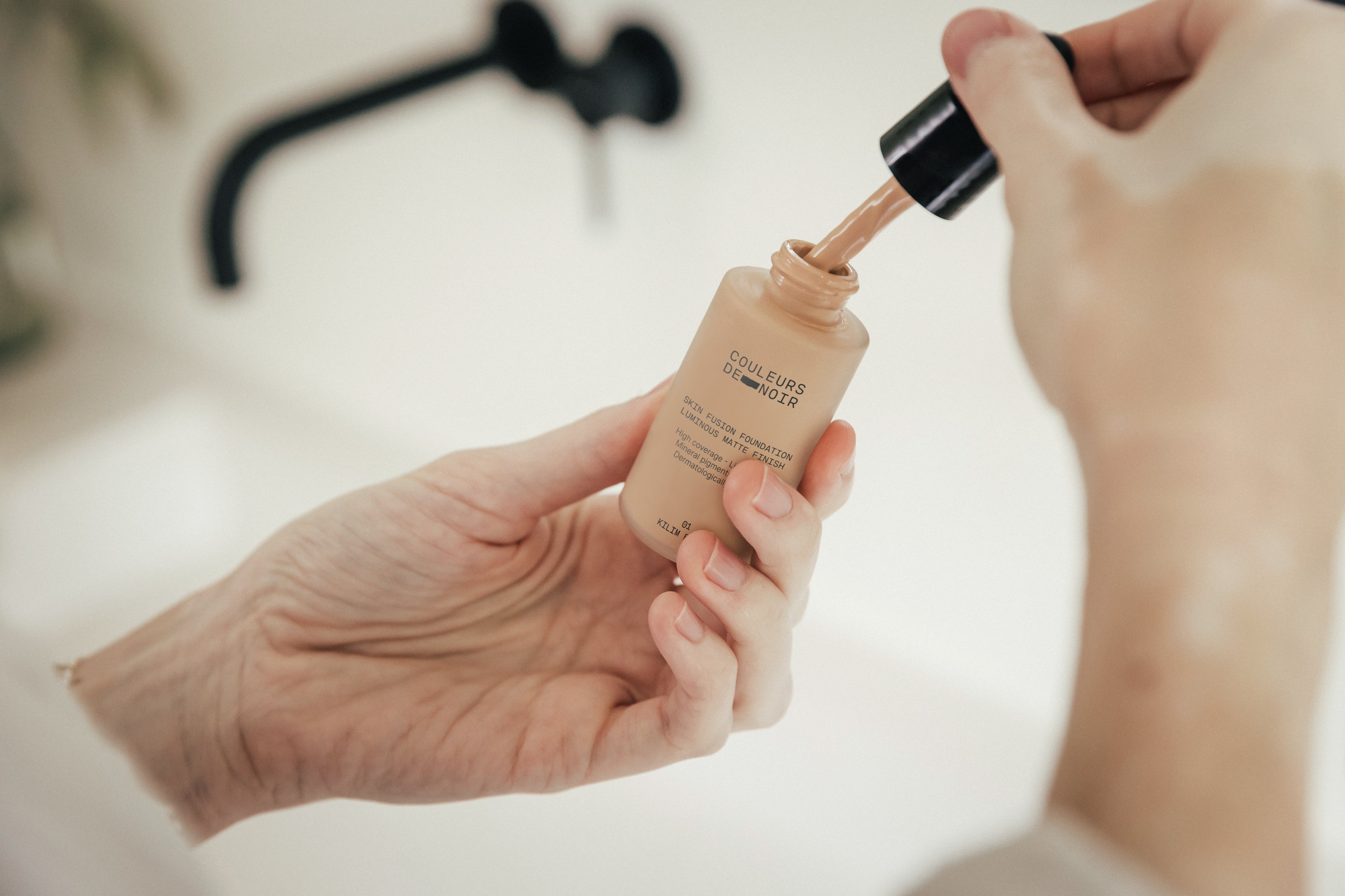 Healthy Make-up? 5 Tips from a dermatologist – Couleurs de Noir